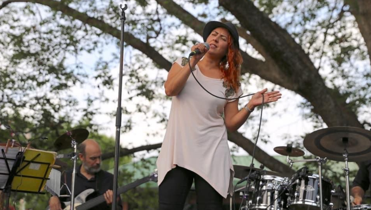 Esra Erkan | Dark Blue Notes