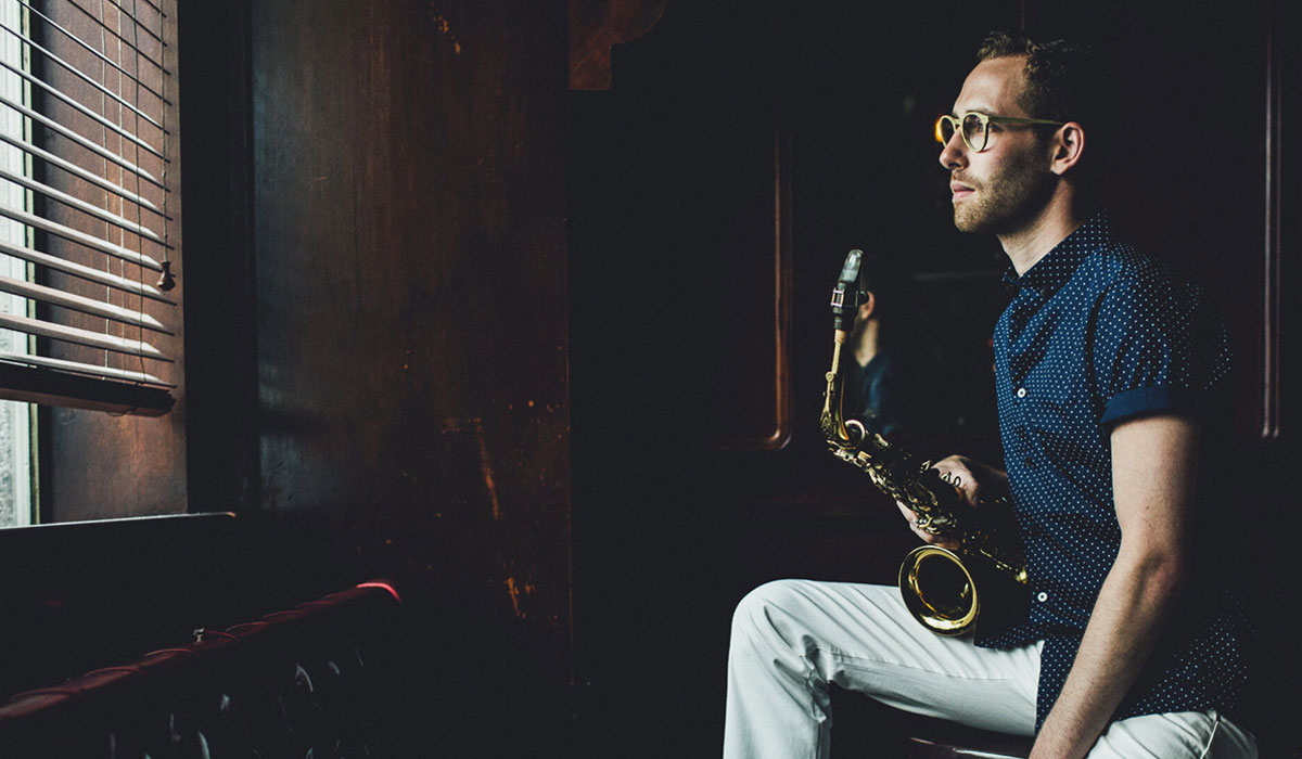 Owen Broder: Johnny Hodges'a Övgü | Dark Blue Notes