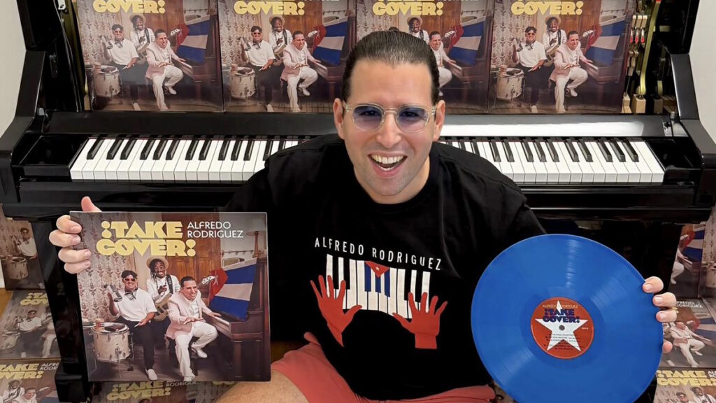 Olmuyor, olamıyor: Alfredo Rodriguez - ¡Take Cover! (2026) | Dark Blue ...